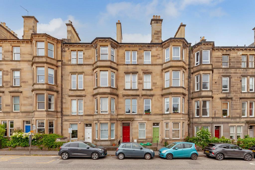Polwarth Gardens, Edinburgh EH11 2 bed flat - £370,000