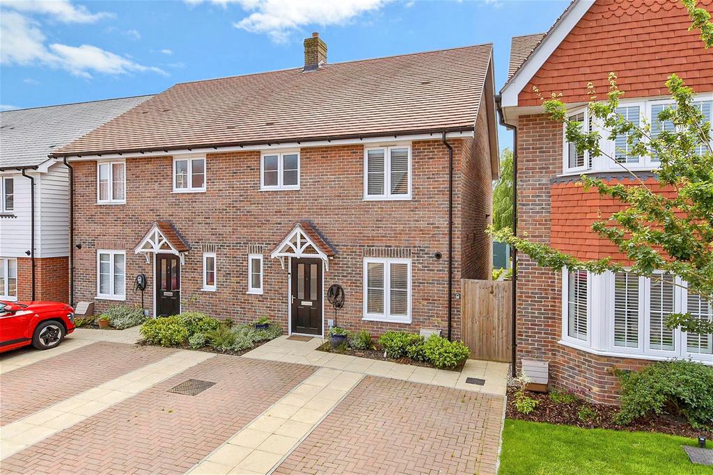 Danforth Way, Lewes BN8 3 bed semi-detached house for sale - £314,000