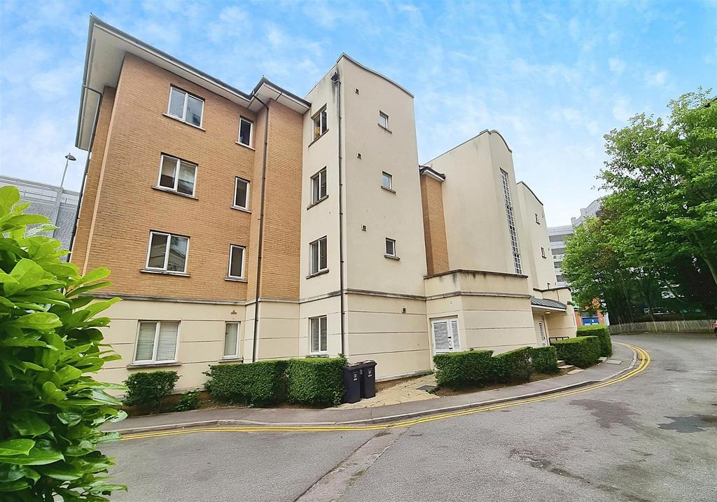 Selden Hill, Hemel Hempstead HP2 2 bed flat - £260,000