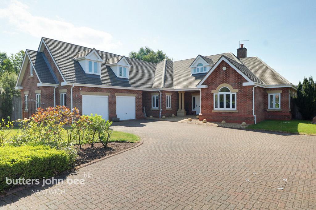 Hampstead Drive, Crewe 3 bed detached house for sale - £600,000