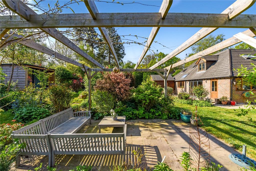Marley Common, Haslemere, Surrey, GU27 5 bed equestrian property - £ ...