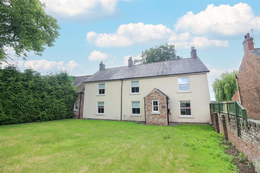Carlton Miniott 4 bed house - £1,950 pcm (£450 pw)