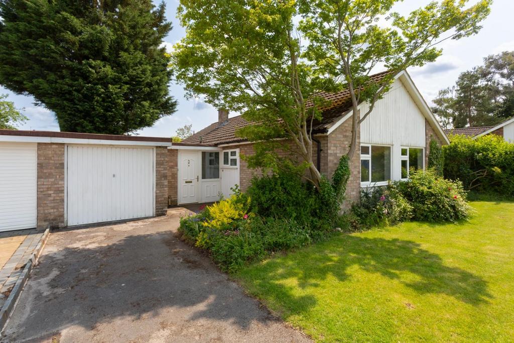The Spinney, York 3 bed detached bungalow for sale - £425,000