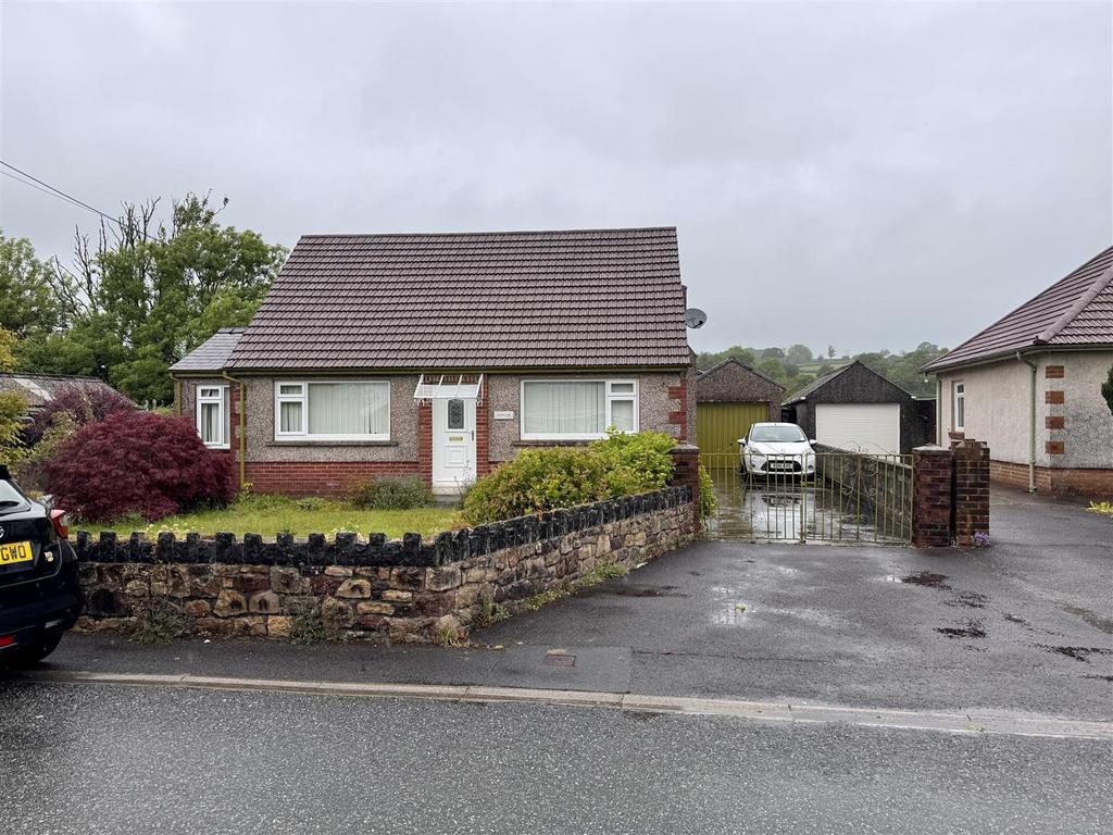 Derwydd Road, Ammanford 2 bed detached bungalow - £199,950