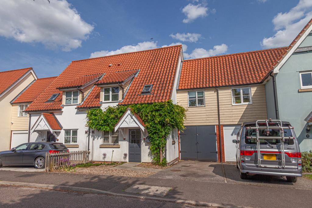 Walnut Tree Avenue, Rendlesham, IP12 2GG 3 bed terraced house - £300,000