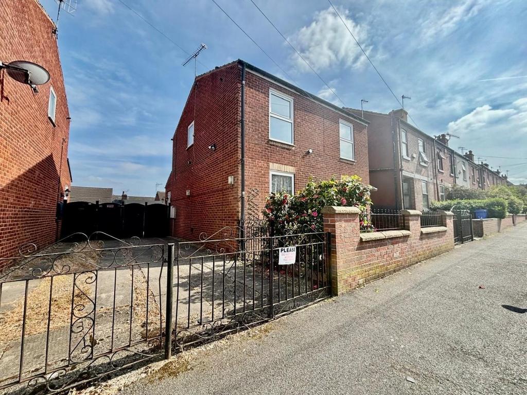 Kirton Road, Sheffield, S4 7DL 1 bed flat - £60,000