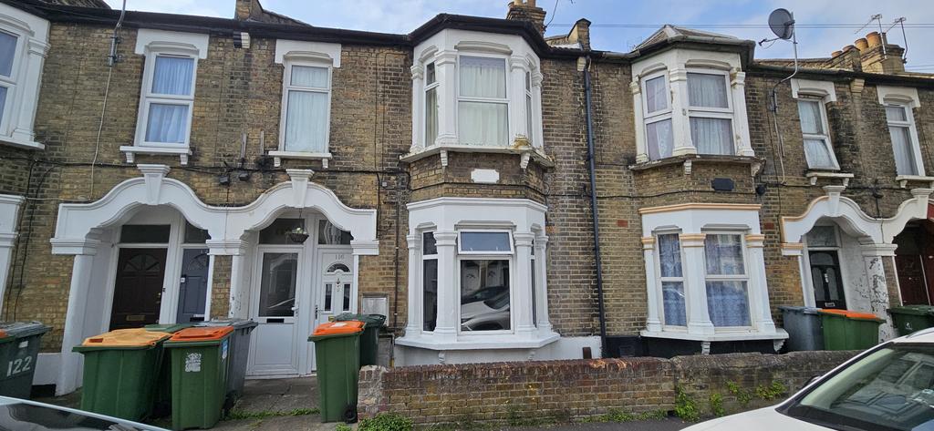 Ling Road, Canning Town, E16 2 bed flat to rent - £1,595 pcm (£368 pw)