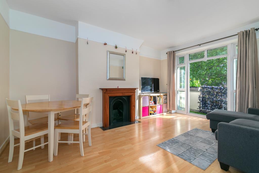 Portland Rise, London 2 bed flat for sale - £425,000