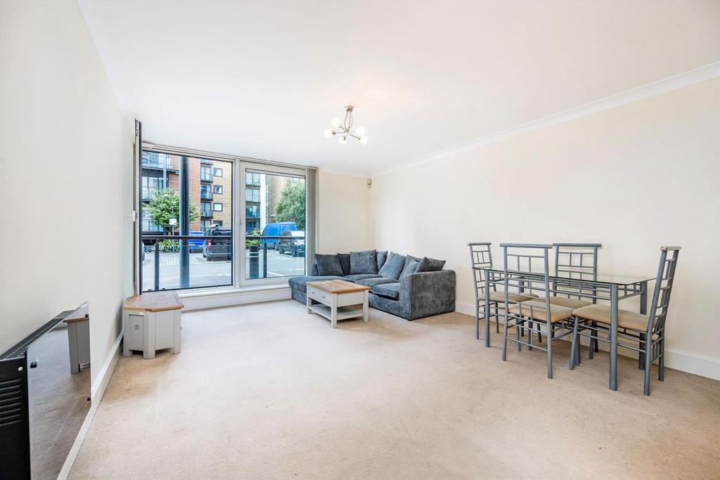 Boardwalk Place, London E14 1 bed flat - £1,798 pcm (£415 pw)