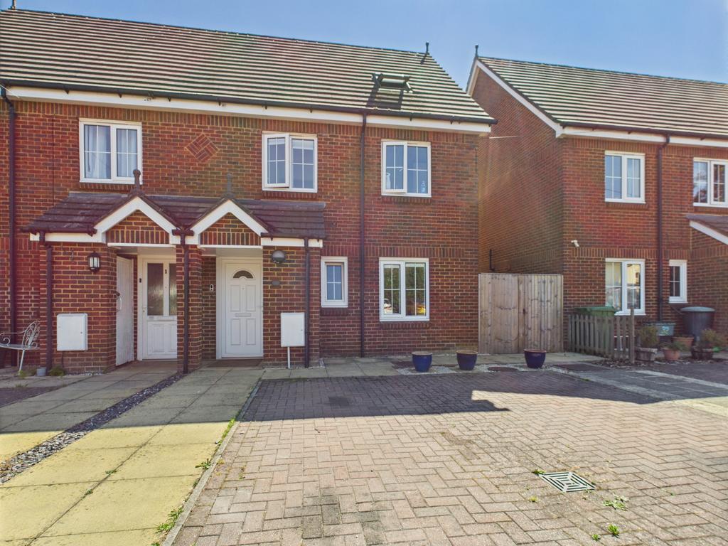 Baynard Close, Basingstoke, RG21 4 bed semi-detached house for sale - £ ...