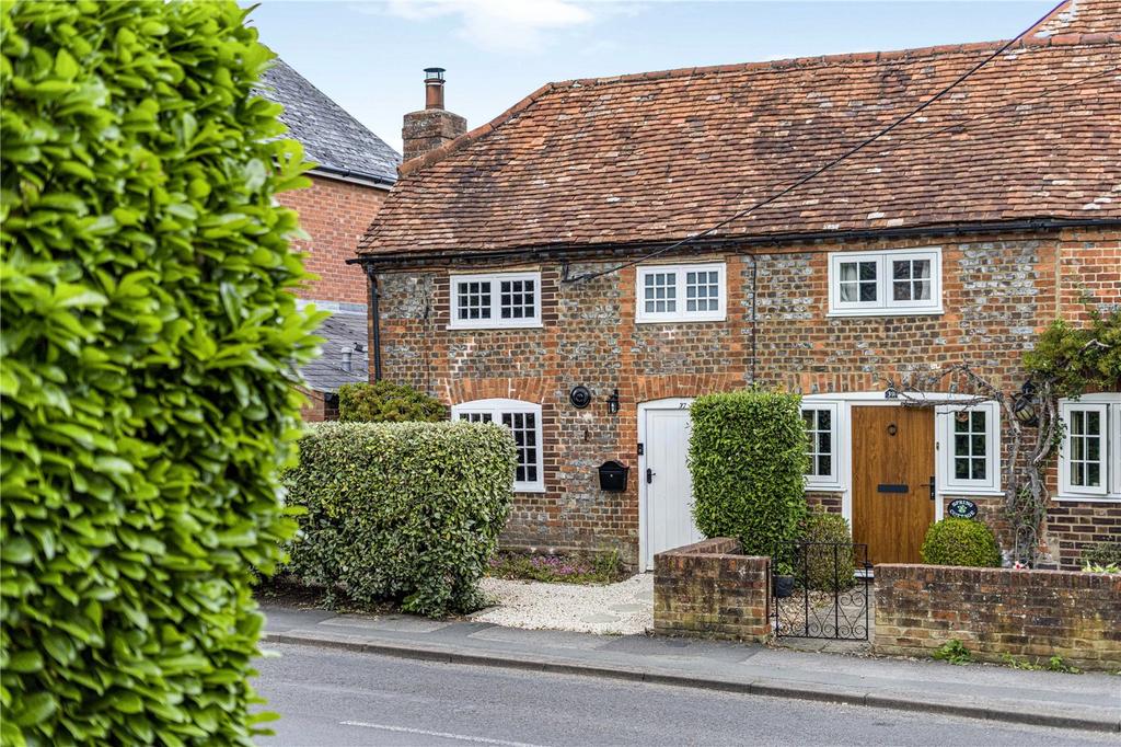 Lower Icknield Way, Chinnor OX39 2 bed semi-detached house - £375,000