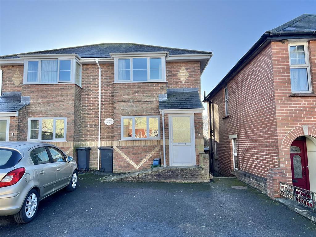 King Edward Road, Axminster EX13 2 bed terraced house - £925 pcm (£213 pw)