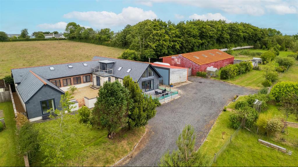 Stibb Cross, Torrington 5 bed bungalow - £895,000