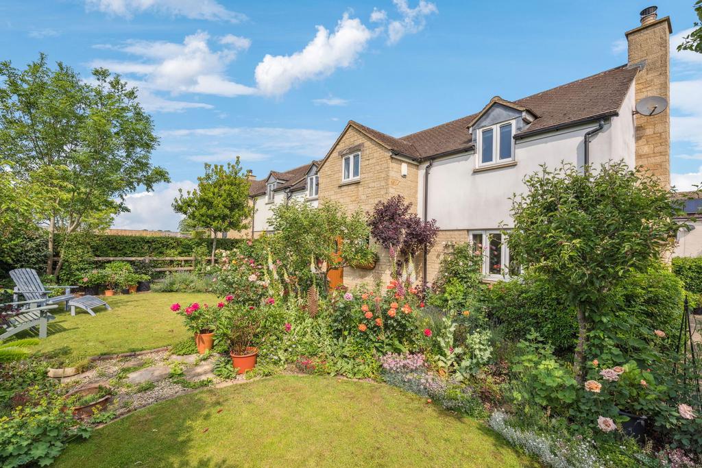 Sutton Lane, Witney OX29 3 bed semi-detached house for sale - £550,000