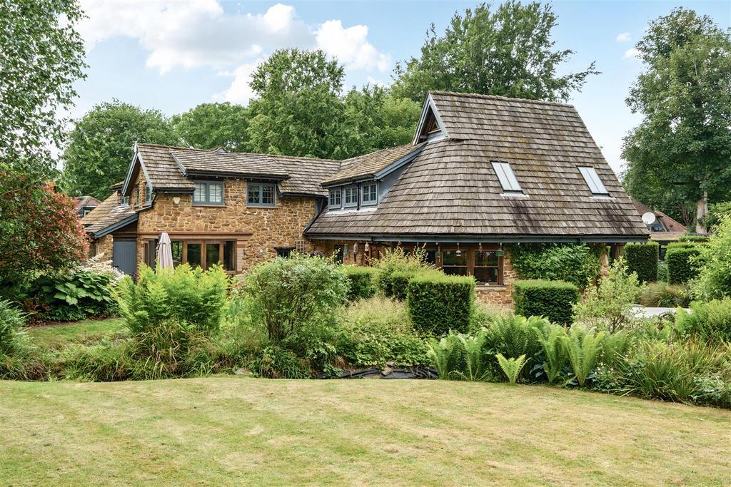 High Road, Chipstead, Surrey 4 bed detached house for sale - £1,695,000