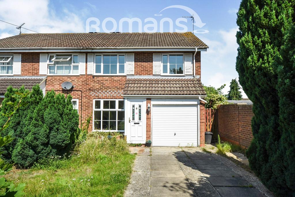 Dunbar Drive, Woodley, Reading, RG5 3 bed house to rent - £1,700 pcm (£ ...