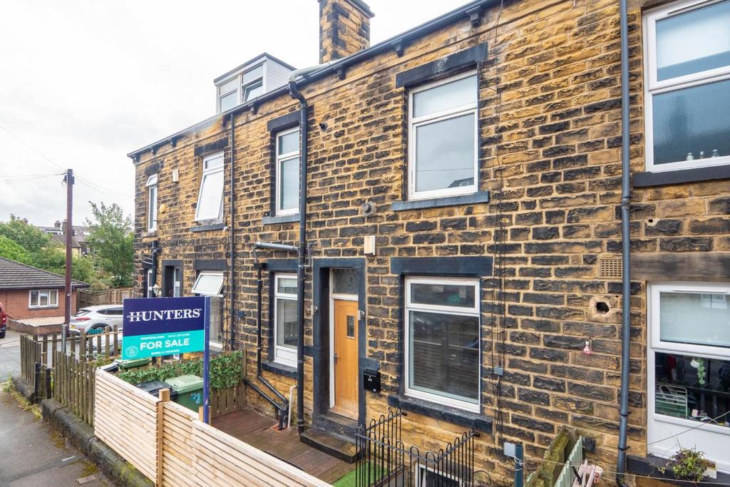 Rosecliffe Terrace, Leeds 2 bed terraced house - £170,000