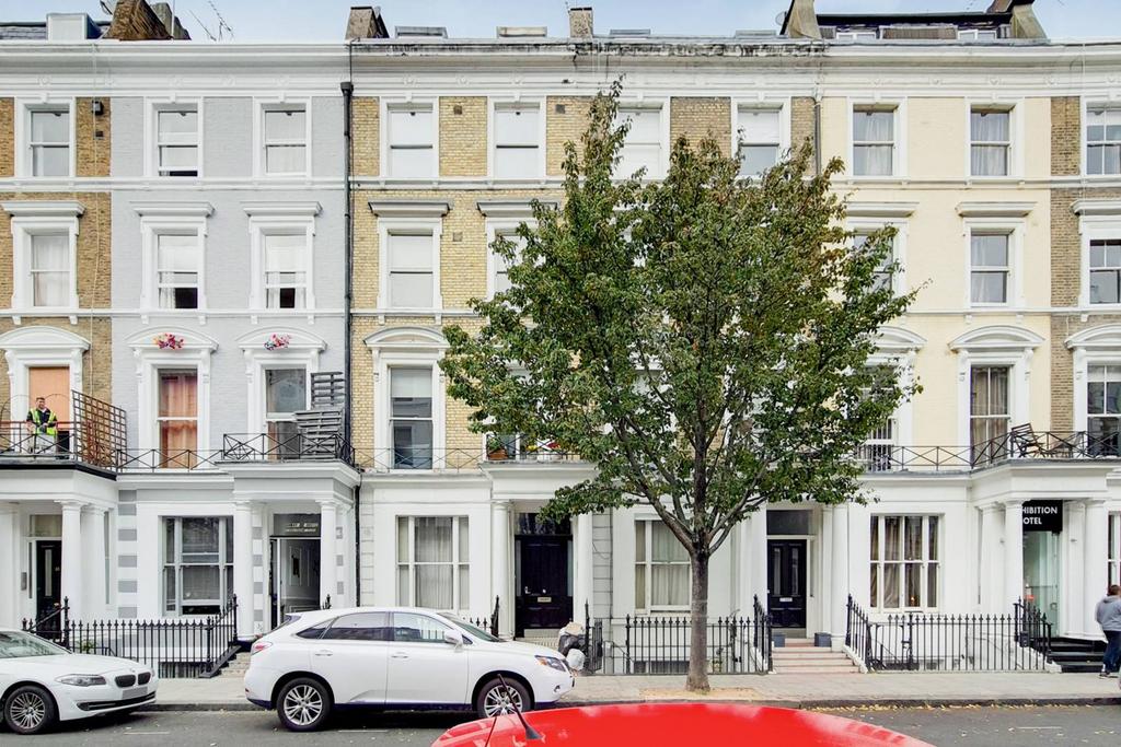 Collingham Place, Earls Court... 4 bed flat to rent - £4,117 pcm (£950 pw)