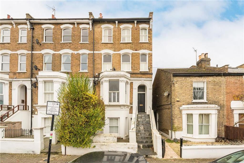 Balham Grove, London SW12 2 bed flat - £600,000