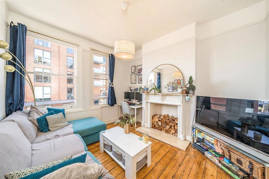 Balham Hill, London SW12 2 bed flat for sale - £450,000