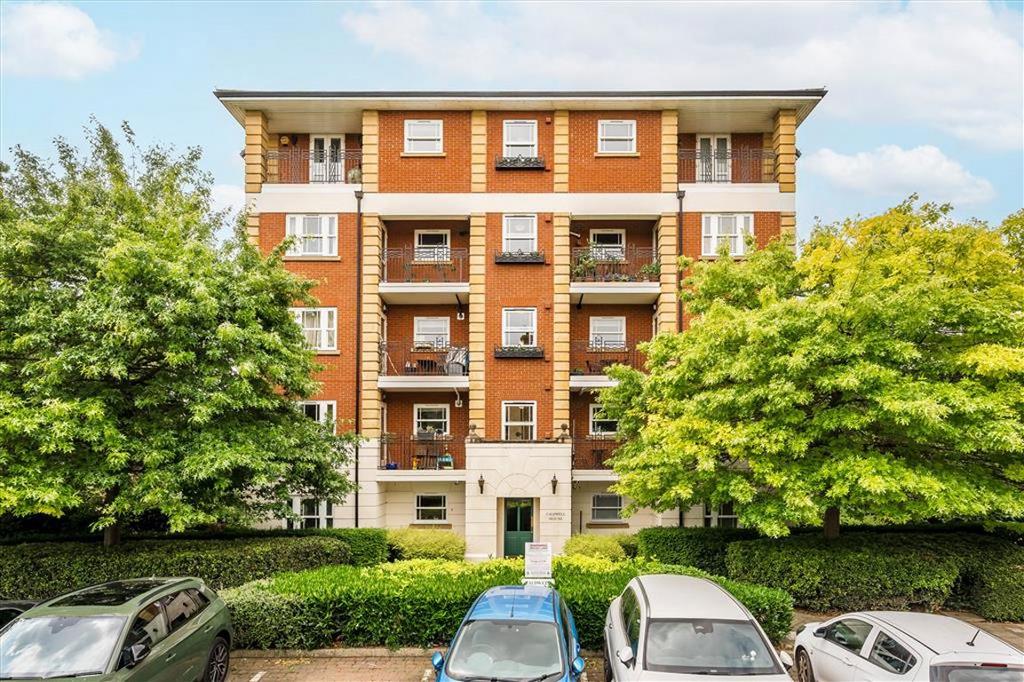 Trinity Church Road, London SW13 2 bed flat - £3,000 pcm (£692 pw)