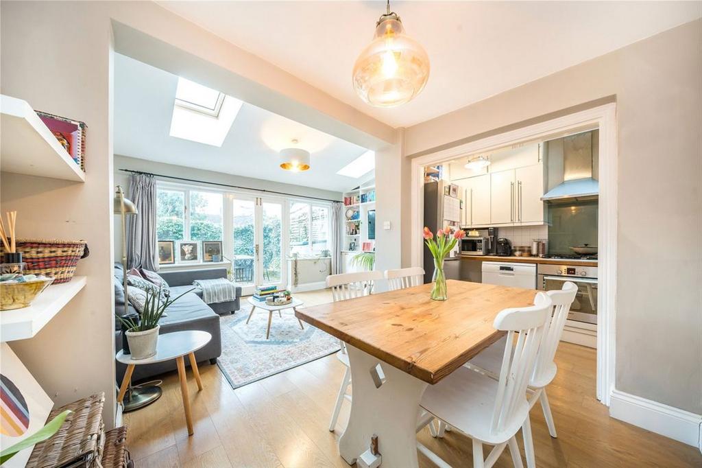 Rush Hill Road, London SW11 2 bed flat - £650,000
