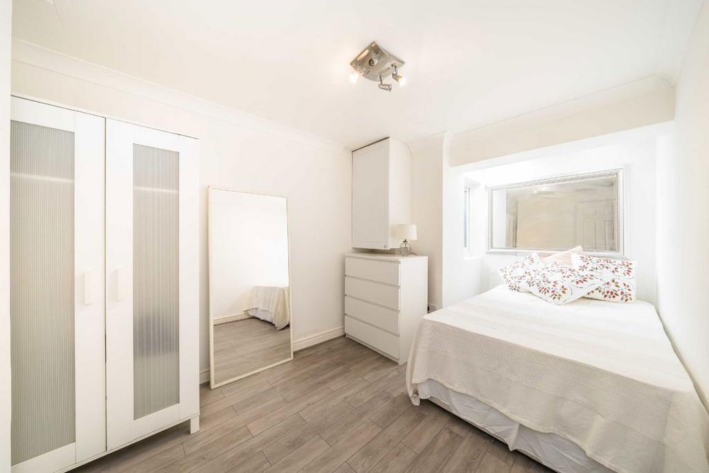 Crisp Road, London W6 2 bed flat for sale - £475,000