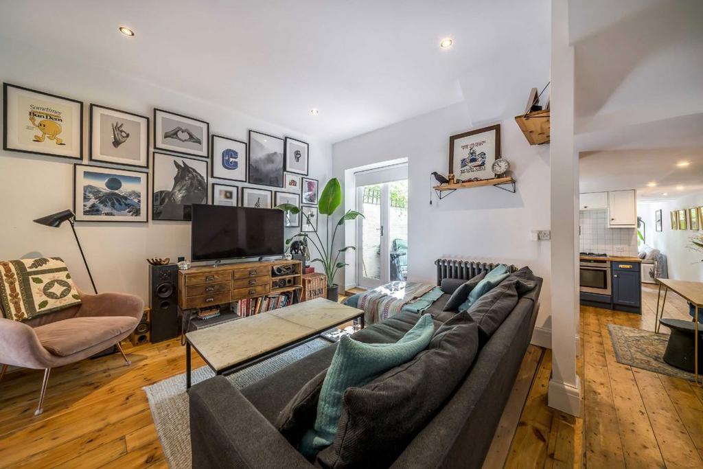 Saltoun Road, London SW2 2 bed flat for sale - £650,000