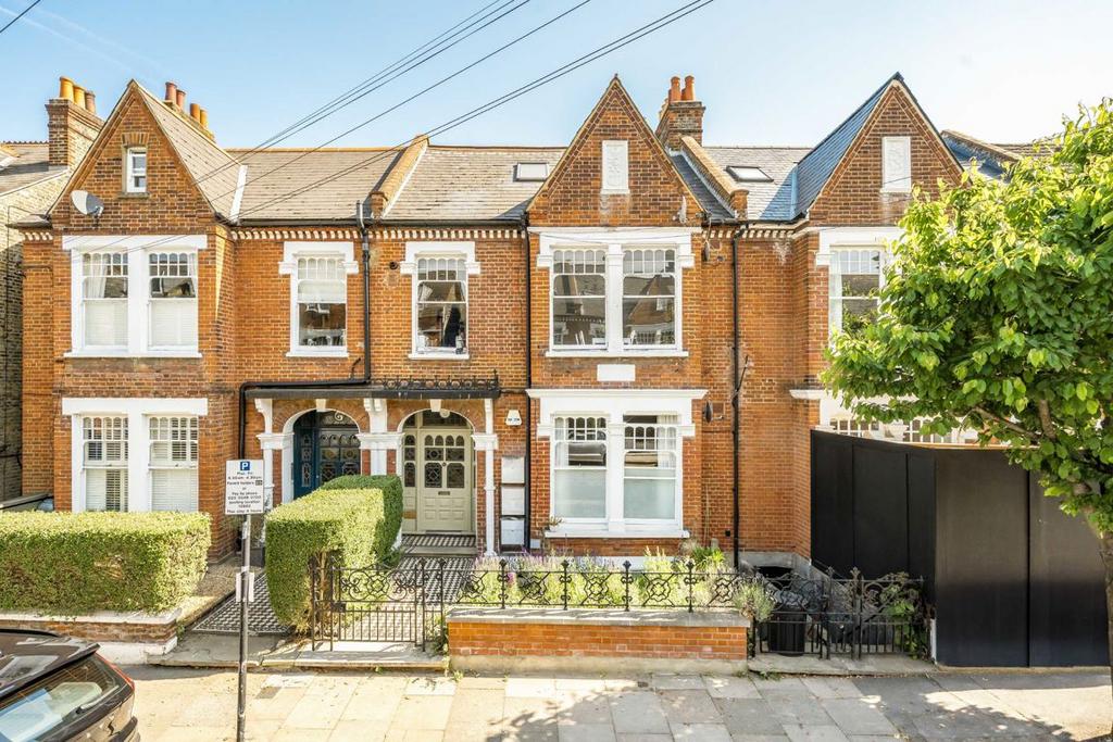 Huron Road, London SW17 2 bed flat for sale - £650,000
