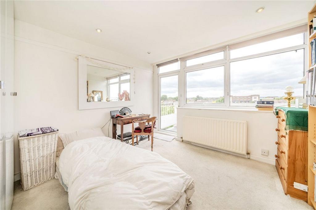 Palace Road, London SW2 1 bed flat - £295,000