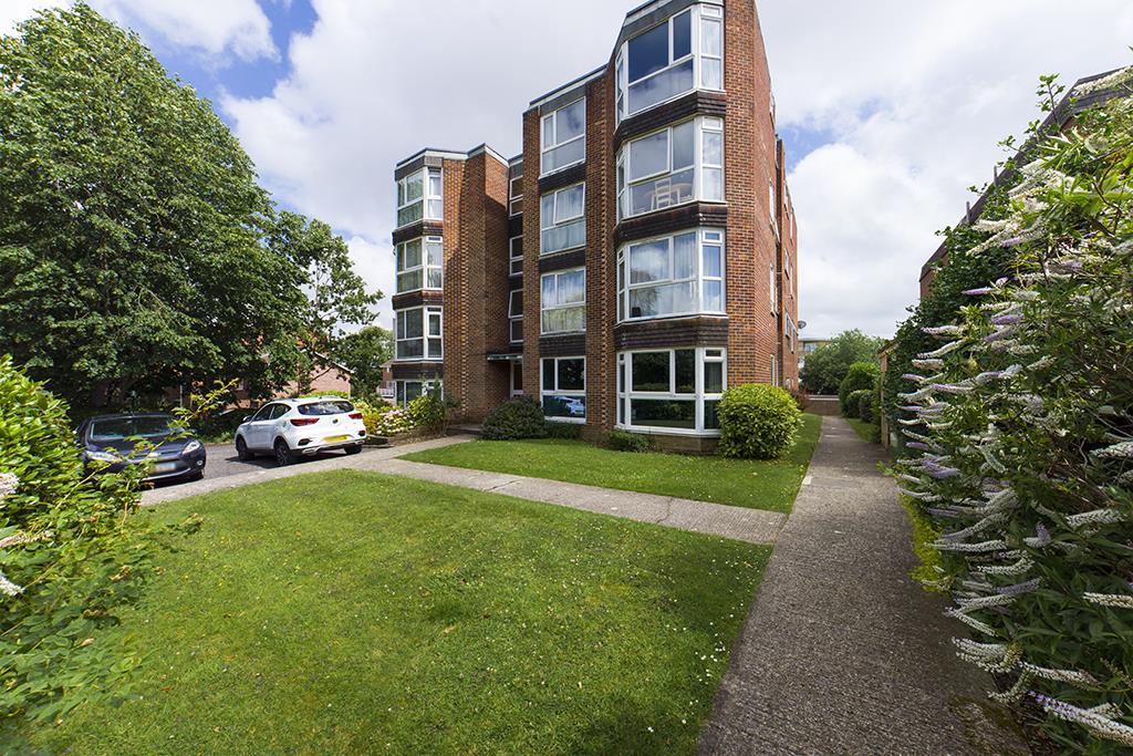 Hamilton Court, Southampton, Hampshire 1 bed flat - £1,350 pcm (£312 pw)