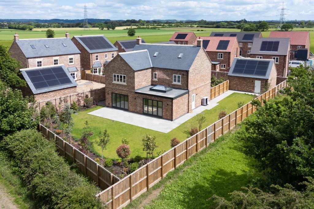 Maple Lane, Huby 5 bed detached house for sale - £965,000