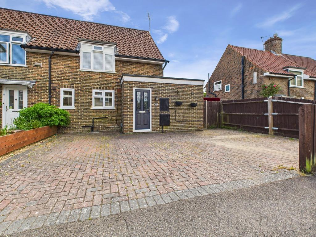 West Way, Crawley RH10 3 bed terraced house for sale - £425,000