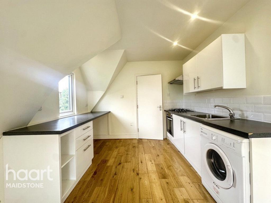 Lower Fant Road, MAIDSTONE 1 bed apartment - £900 pcm (£208 pw)