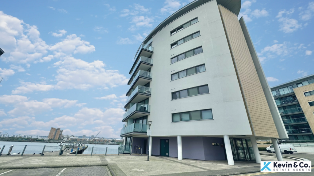 The Galley, Basin Approach, London E16 1 bed apartment for sale - £300,000
