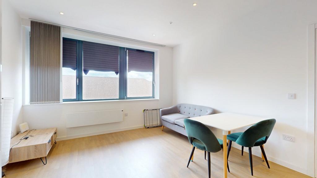 Riverbank Way 1 bed flat - £1,650 pcm (£381 pw)