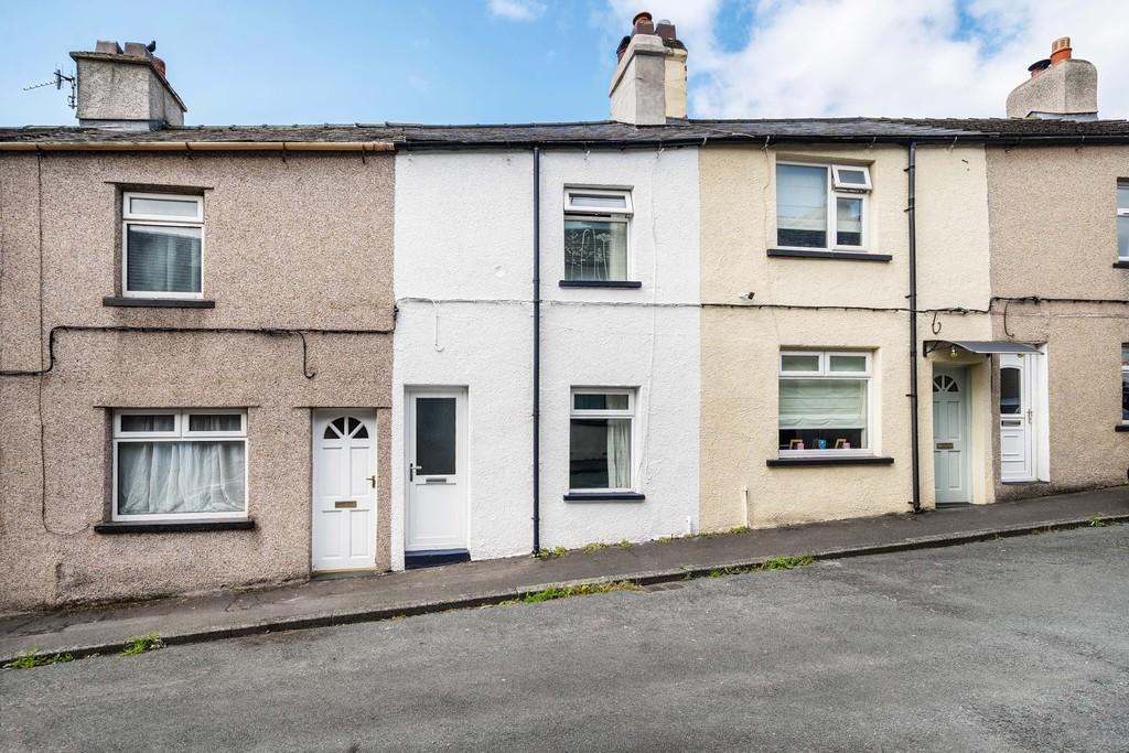 24 Albert Street, Millhead, LA5 9DR 2 bed terraced house - £125,000
