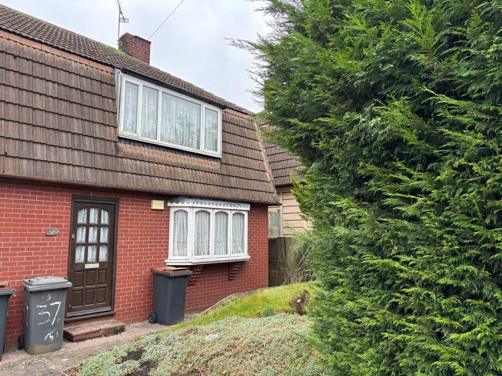 37 Scholfield Road, Keresley End... 3 bed semi-detached house - £55,000