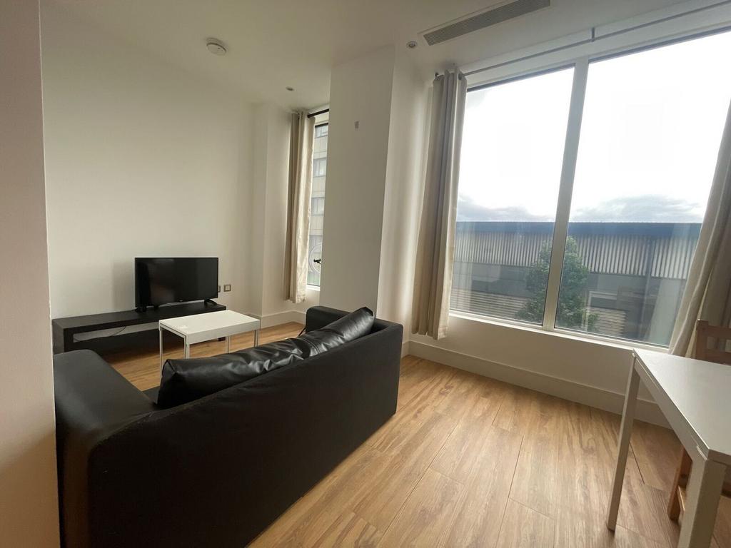 Westgate House, Alperton, LONDON, W5 Studio to rent - £1,700 pcm (£392 pw)