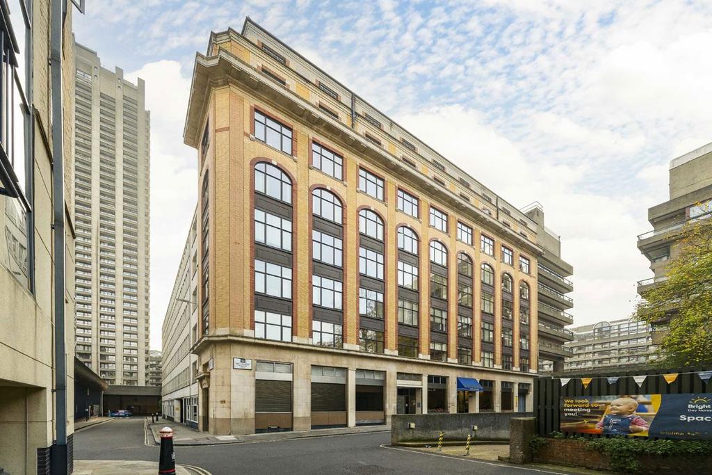 Bridgewater Square, London EC2Y 3 bed flat to rent - £3,683 pcm (£850 pw)