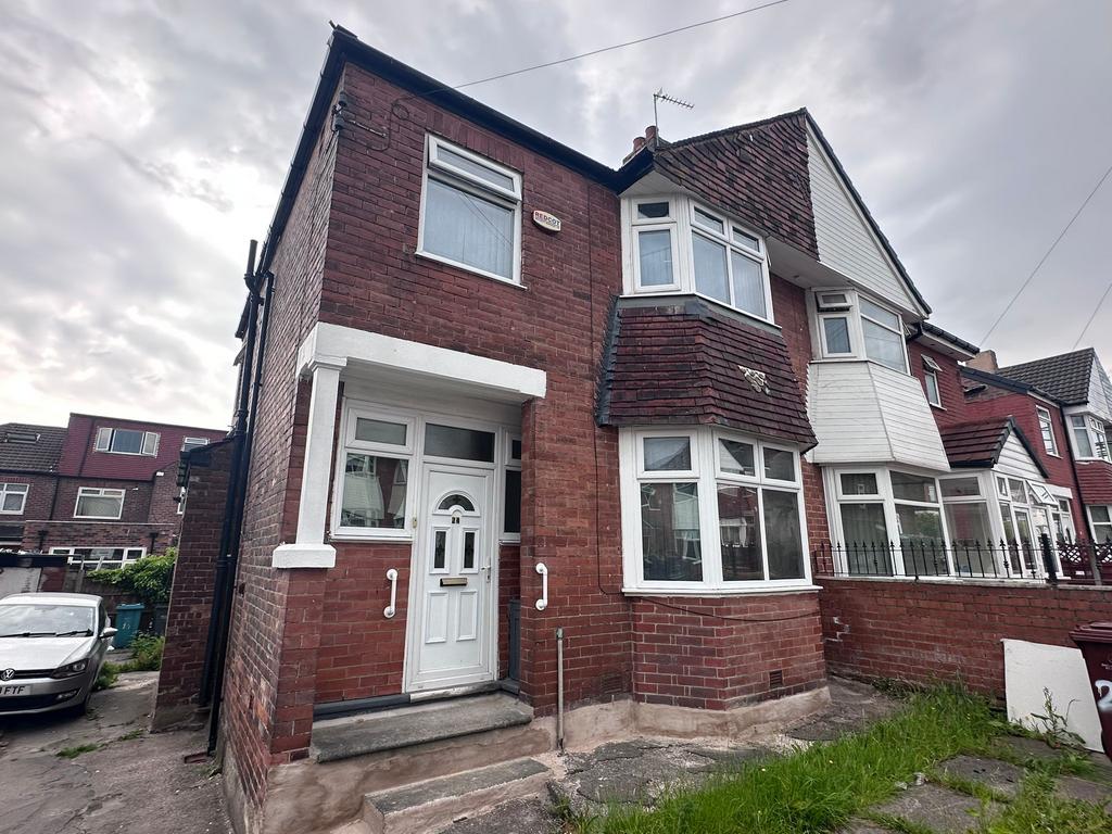 Greenstead Avenue, Manchester M8 3 bed semi-detached house to rent - £ ...