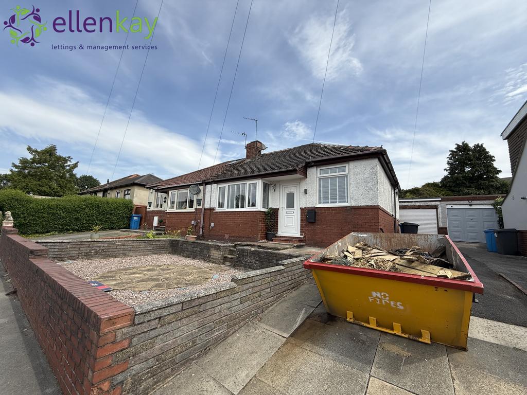 Greenhill Avenue, Shaw OL2 2 bed semi-detached bungalow - £1,200 pcm (£ ...