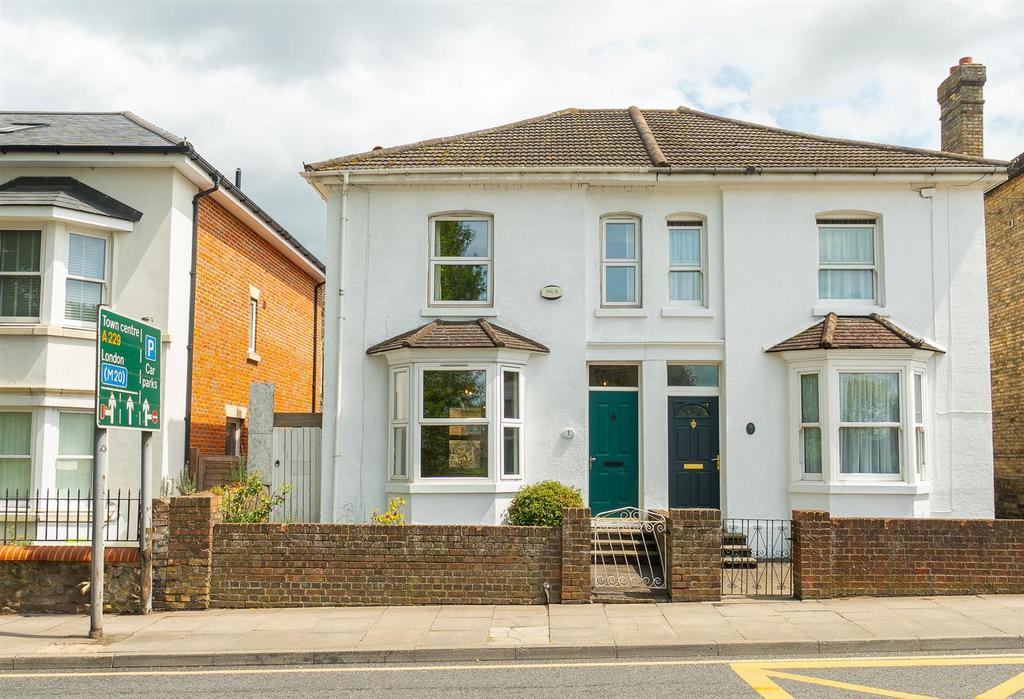 College Road, Maidstone 3 bed semi-detached house - £315,000
