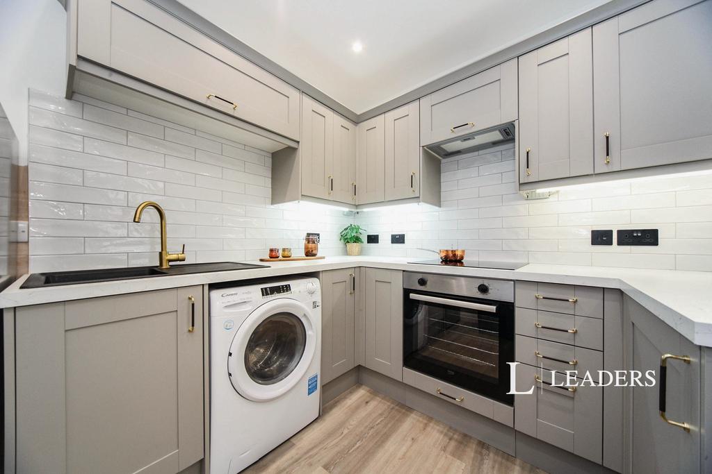 Optima House High Street South 1 bed flat to rent - £995 pcm (£230 pw)