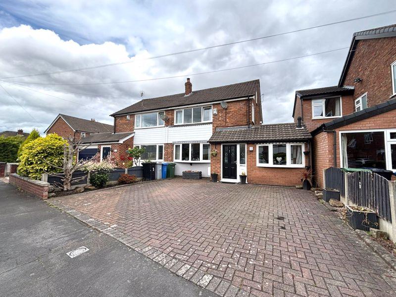 Halton Drive, Altrincham WA15 3 bed semi-detached house for sale - £480,000