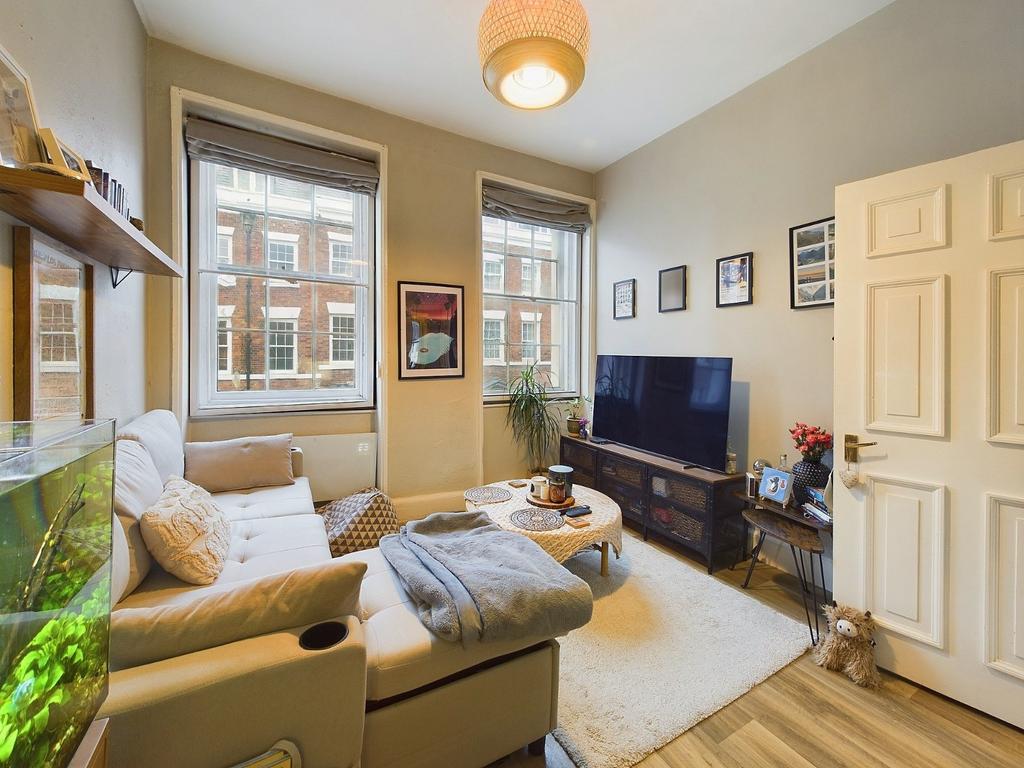 Bridge Street, Worcester... 1 bed apartment - £875 pcm (£202 pw)