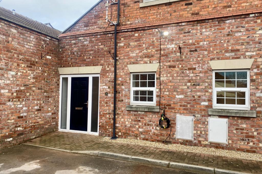 Kensington Court, Cheshire CW5 1 bed apartment - £675 pcm (£156 pw)