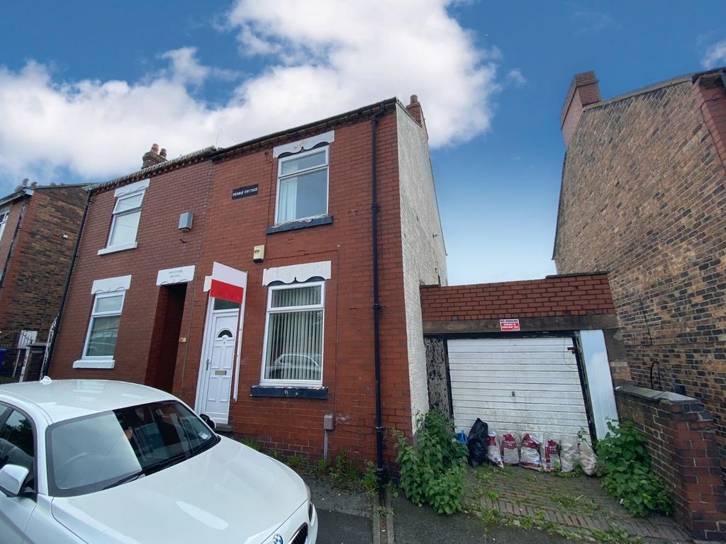 George Street, Newcastle ST5 3 bed semi-detached house - £165,000