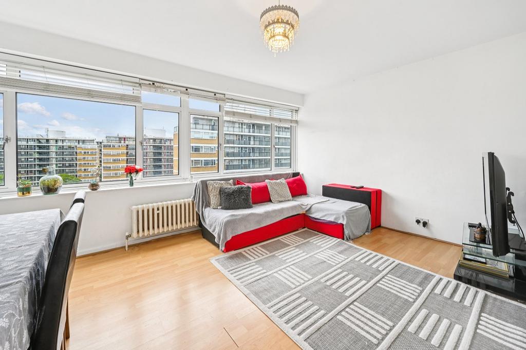 Bramwell House, Churchill Gardens... 2 bed flat for sale - £475,000
