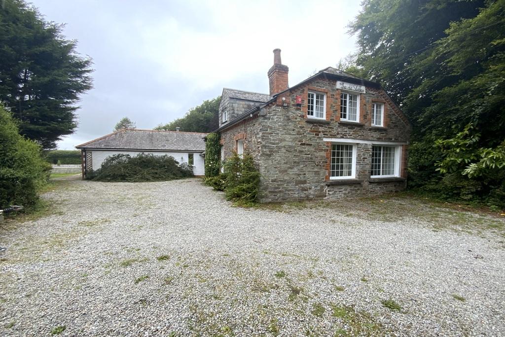 Crapstone Road, Yelverton PL20 4 bed detached bungalow to rent - £2,000 ...